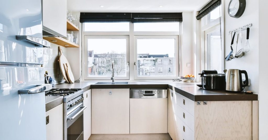 21+ Small Kitchen Layout Ideas To Maximize Your Space And Style